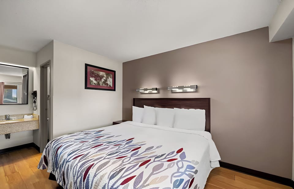 2 Affordable DFW Stay! Pet-Friendly | Free Parking/Shuttle | Close to ...