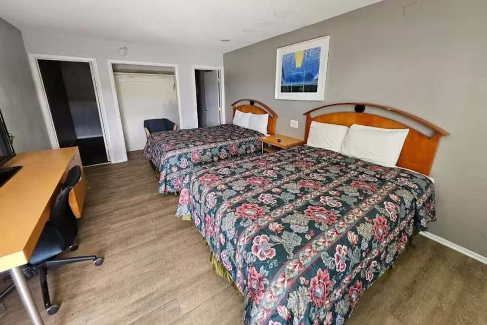 Perfect Stay - Two Rooms with Queen Beds + Near Downtown Dining ...