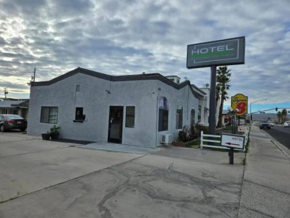 Perfect Stay - Two Rooms with Queen Beds + Near Downtown Dining ...