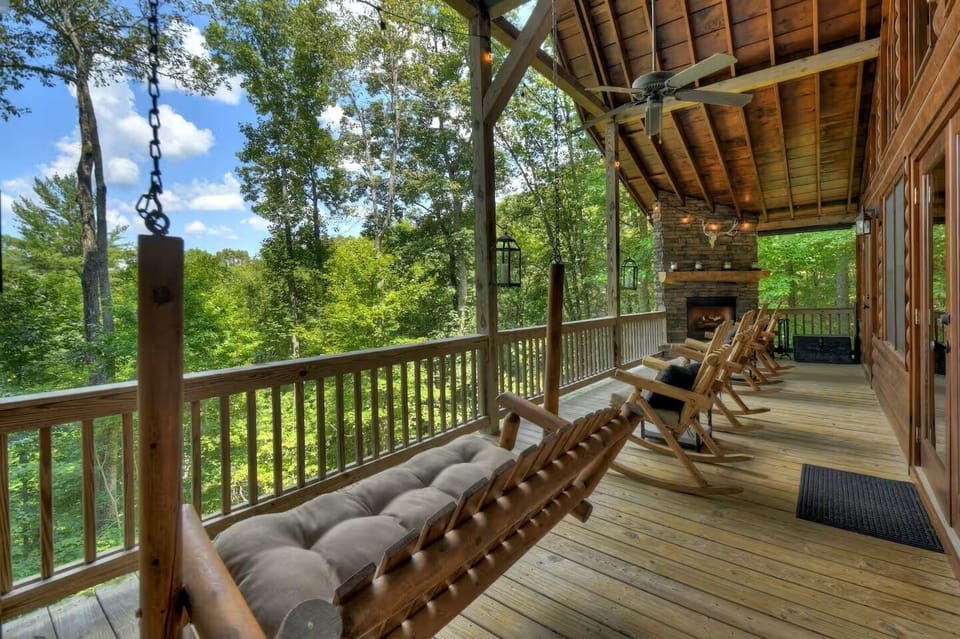 NEW LISTING: 3BR Secluded Aska Cabin — Hot Tub, Mountain Views, Dogs ...