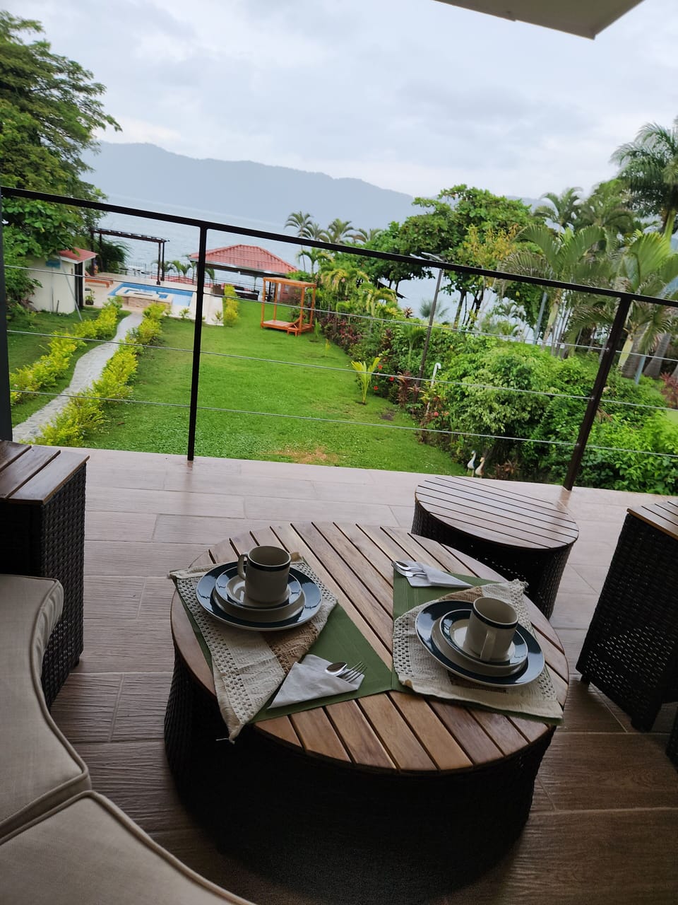 Spacious 4-bedroom house in marvelous Lake Coatepeque, Santa Ana with ...