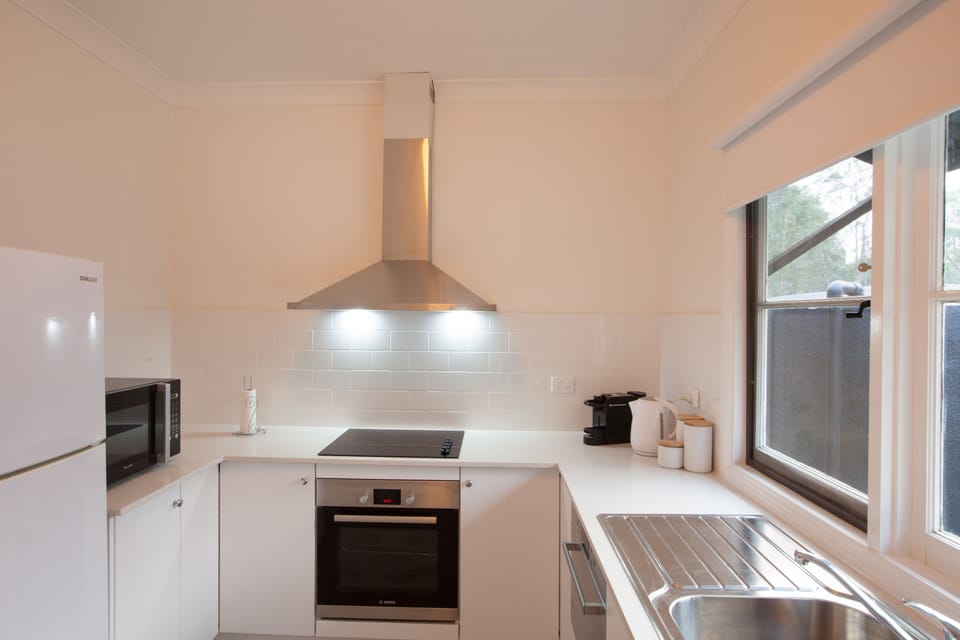 Cosy two bedroom cottage in the centre of Pokolbin | Rothbury ...