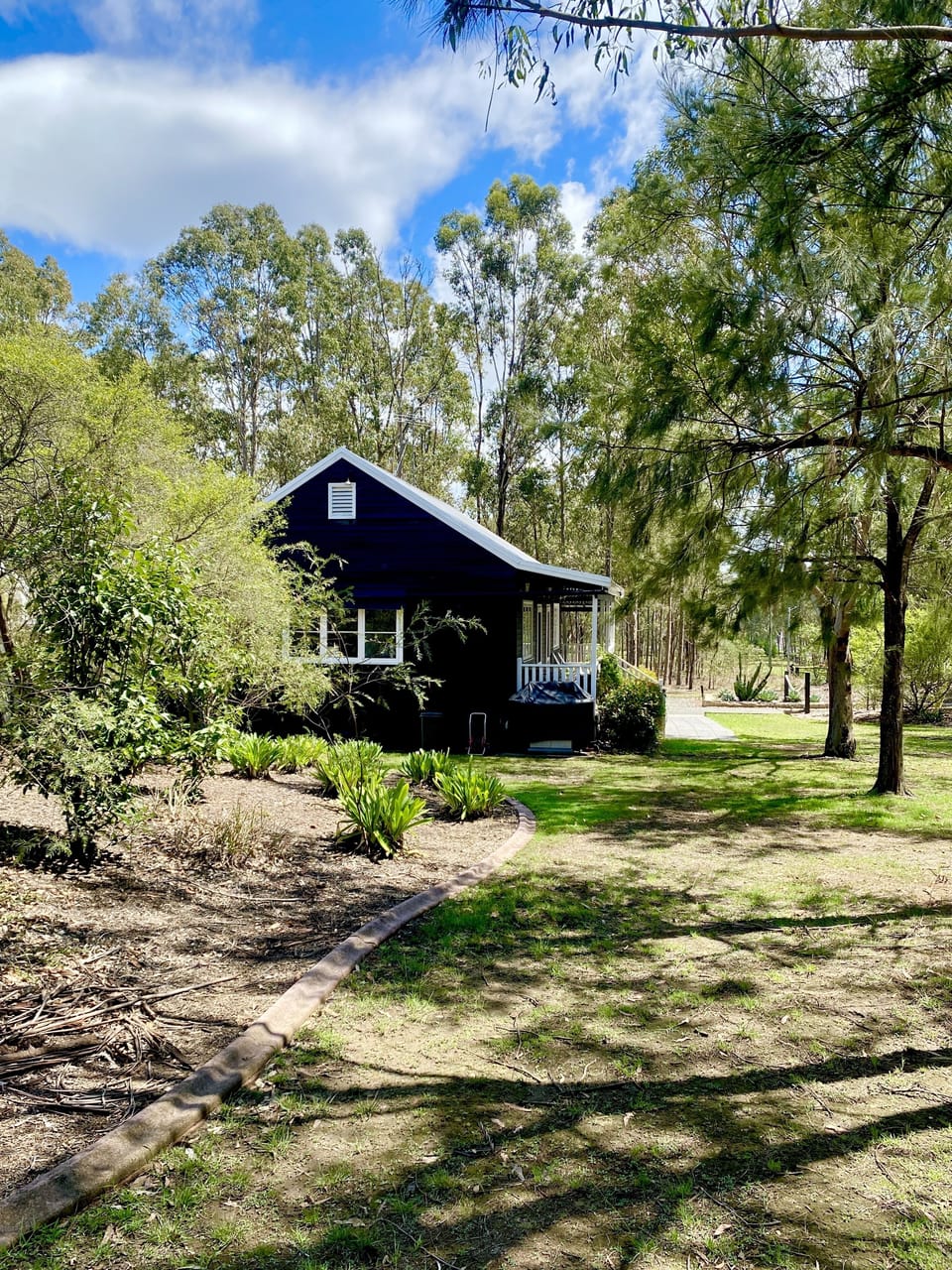 Cosy two bedroom cottage in the centre of Pokolbin | Rothbury ...