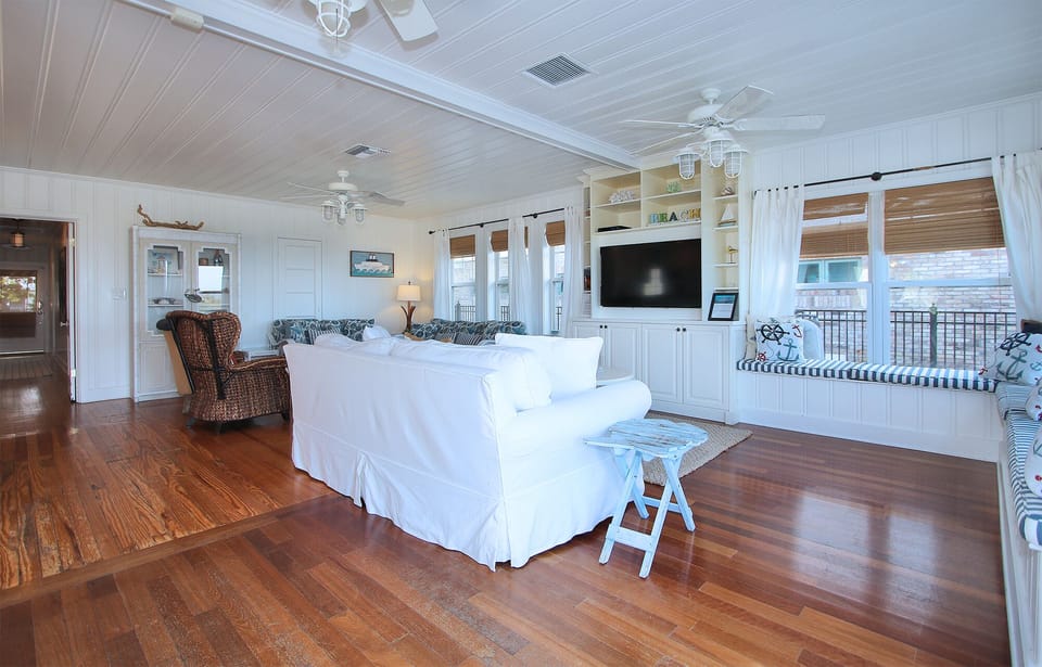 Cottage en bord de mer avec piscine privée - Sandcastle Villa by Beach ...