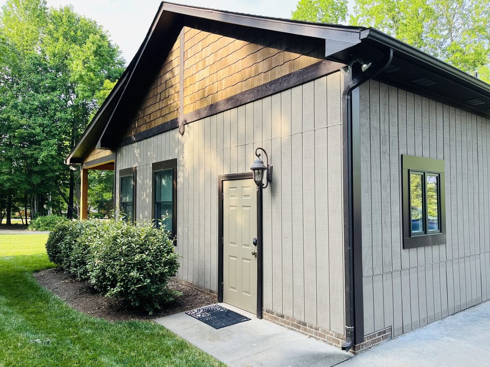 5 star LKN single story guest house with dock/slip access | Lake Norman ...