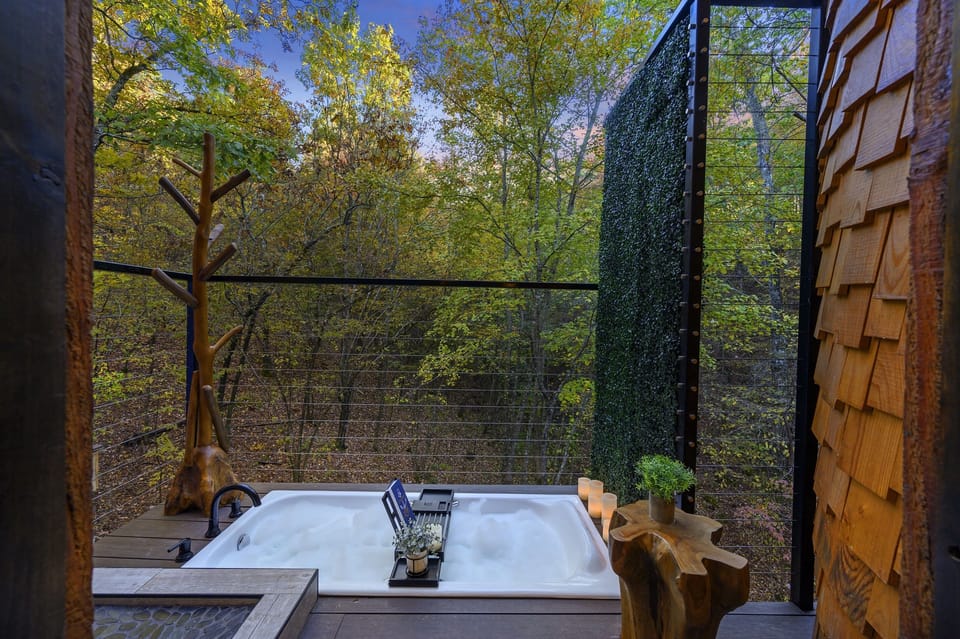 Treetopia Treehouse!Waterfall!3Story Slide!OutdoorBed!Nest Hottub!Sauna ...