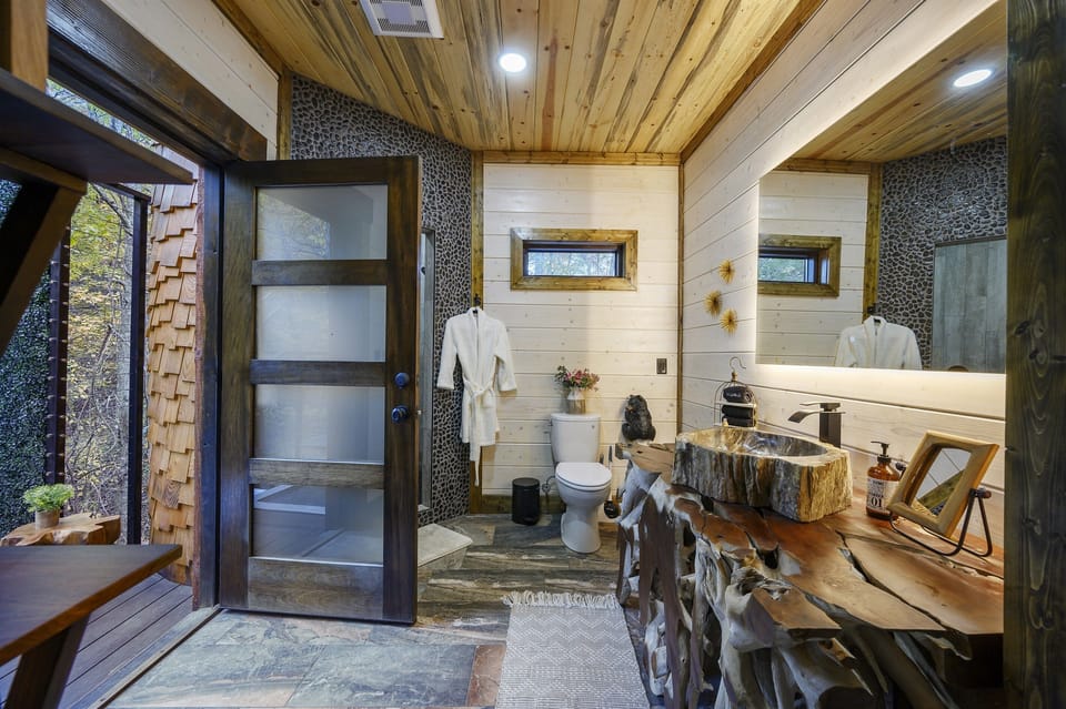 Treetopia Treehouse!Waterfall!3Story Slide!OutdoorBed!Nest Hottub!Sauna ...