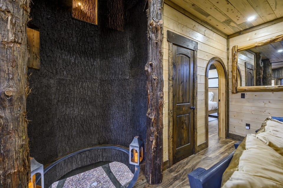 Treetopia Treehouse!Waterfall!3Story Slide!OutdoorBed!Nest Hottub!Sauna ...